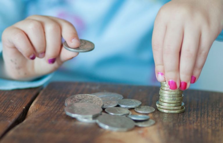 Kinder und Geld: Was ihr beachten solltet | familista